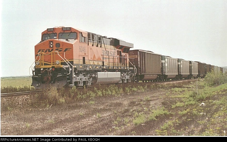 BNSF 6046 rolls past me at Lea Lakes, Tx